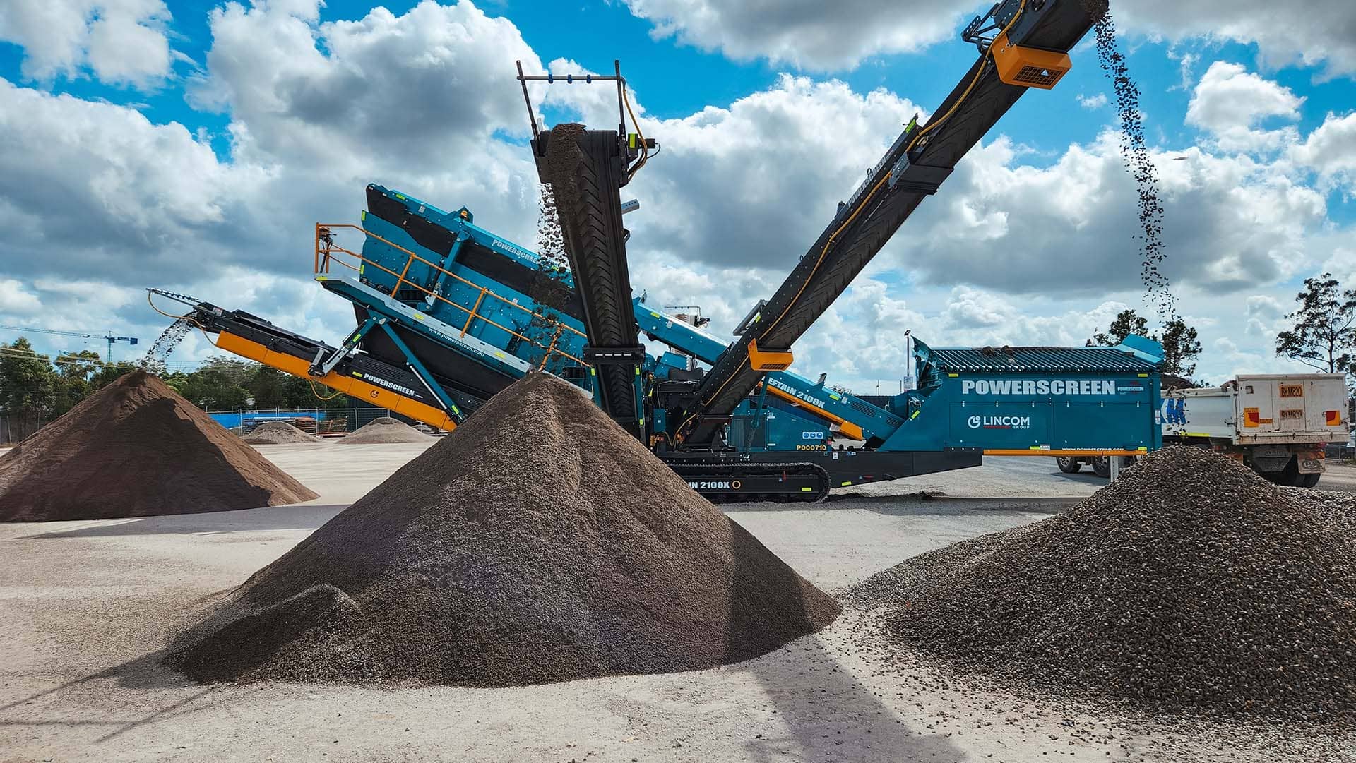 Crushing In Action & Screener In Action - Earthfix : Earthfix