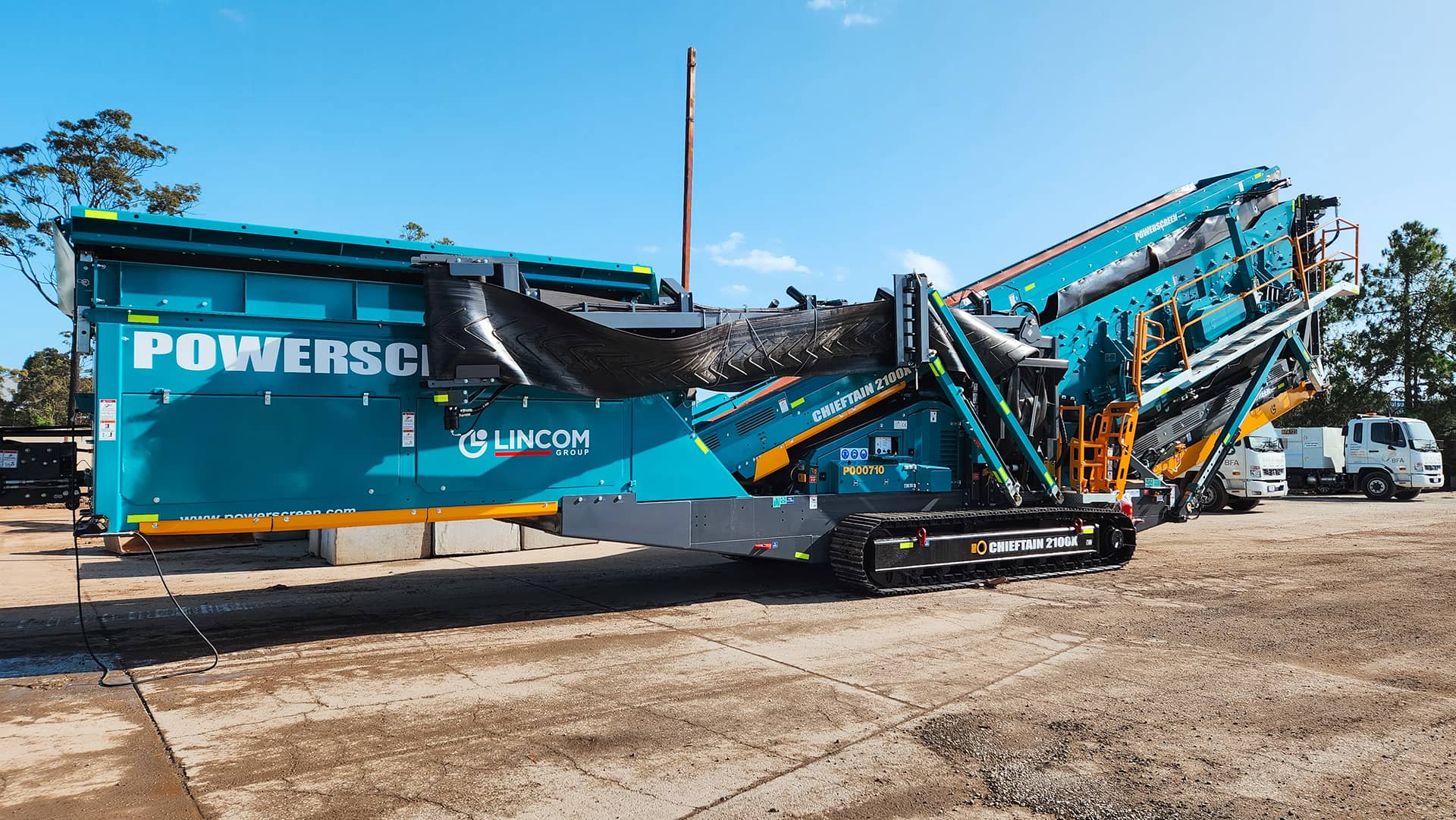 Chieftain 2100X Bivitec Inclined Screen In Action - Earthfix : Earthfix